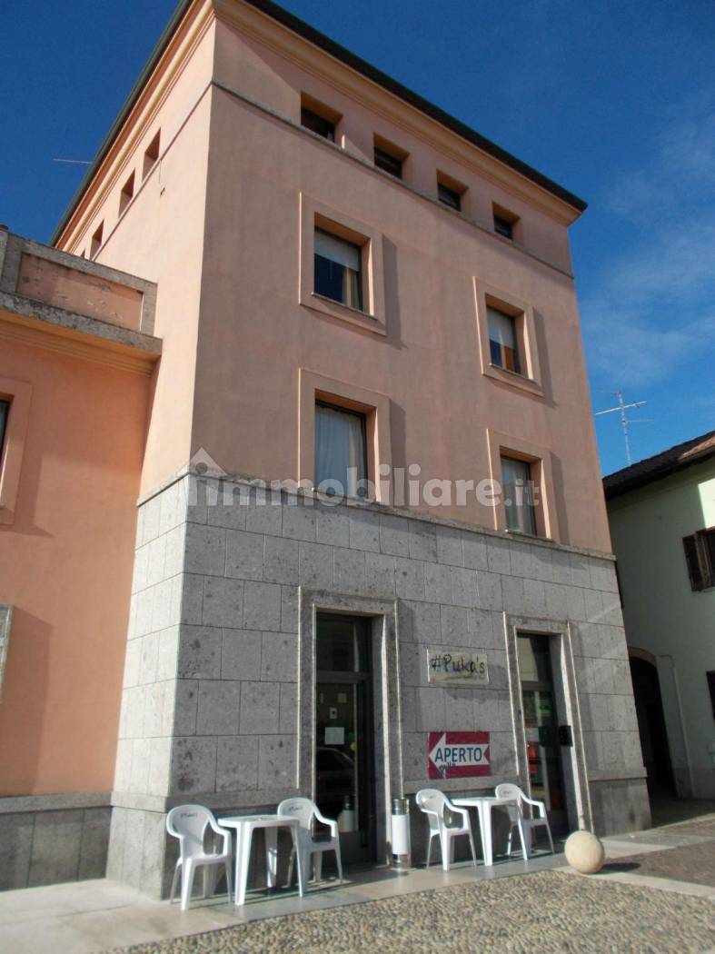 Locale commerciale in Vendita