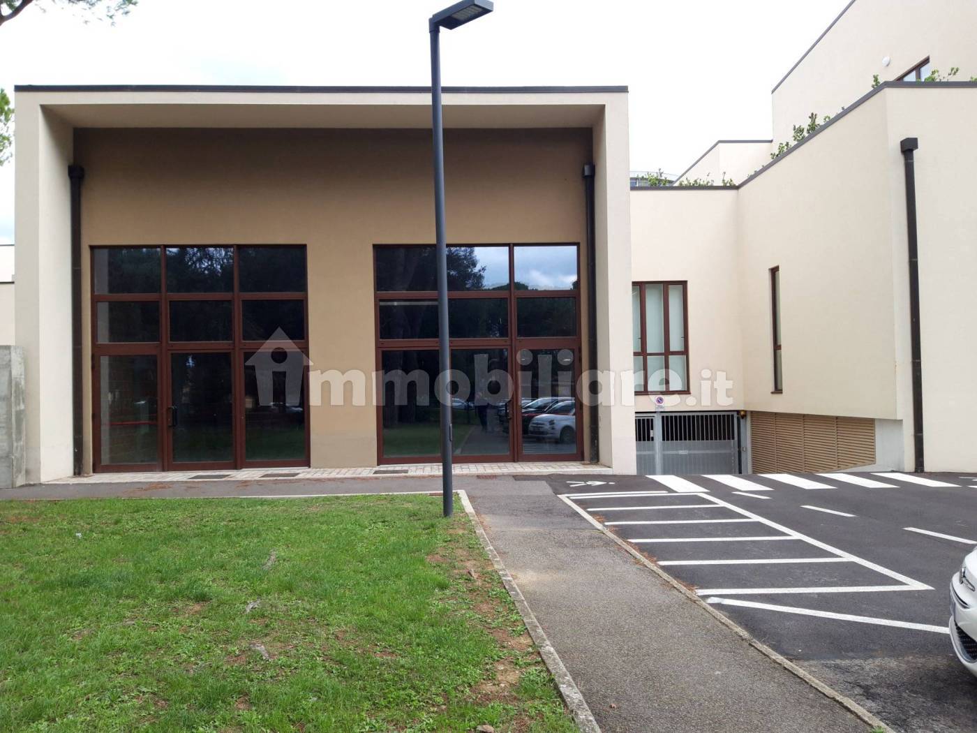 Locale commerciale in Vendita