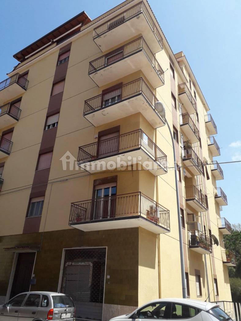 Locale commerciale in Vendita