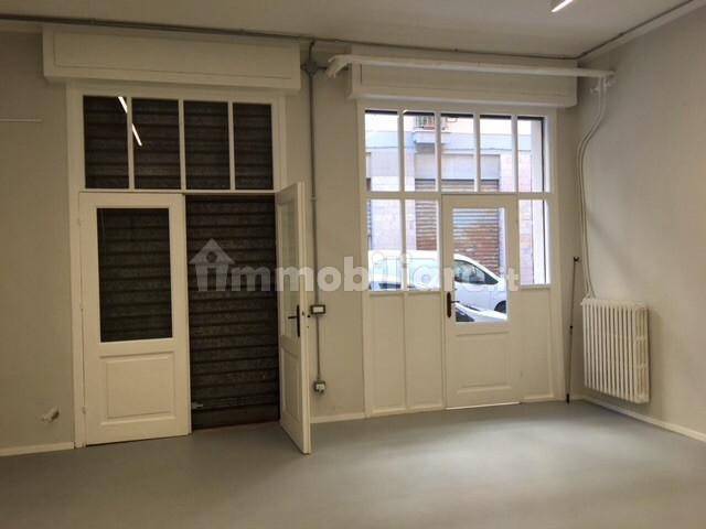 Locale commerciale in Vendita