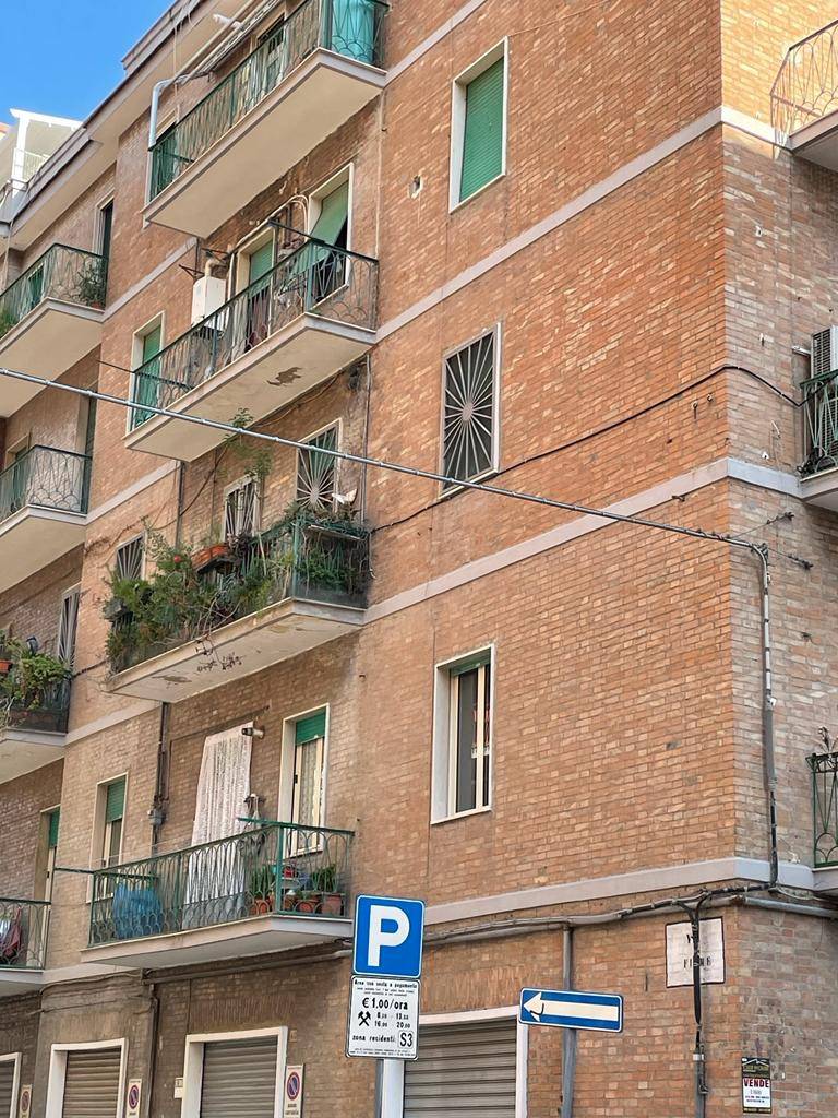 Locale commerciale in Vendita