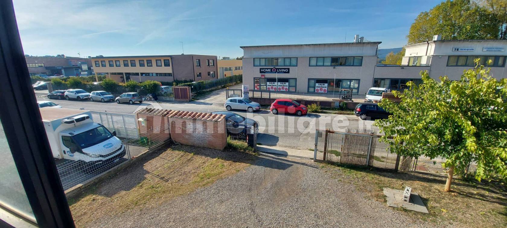 Locale commerciale con laboratorio in Vendita