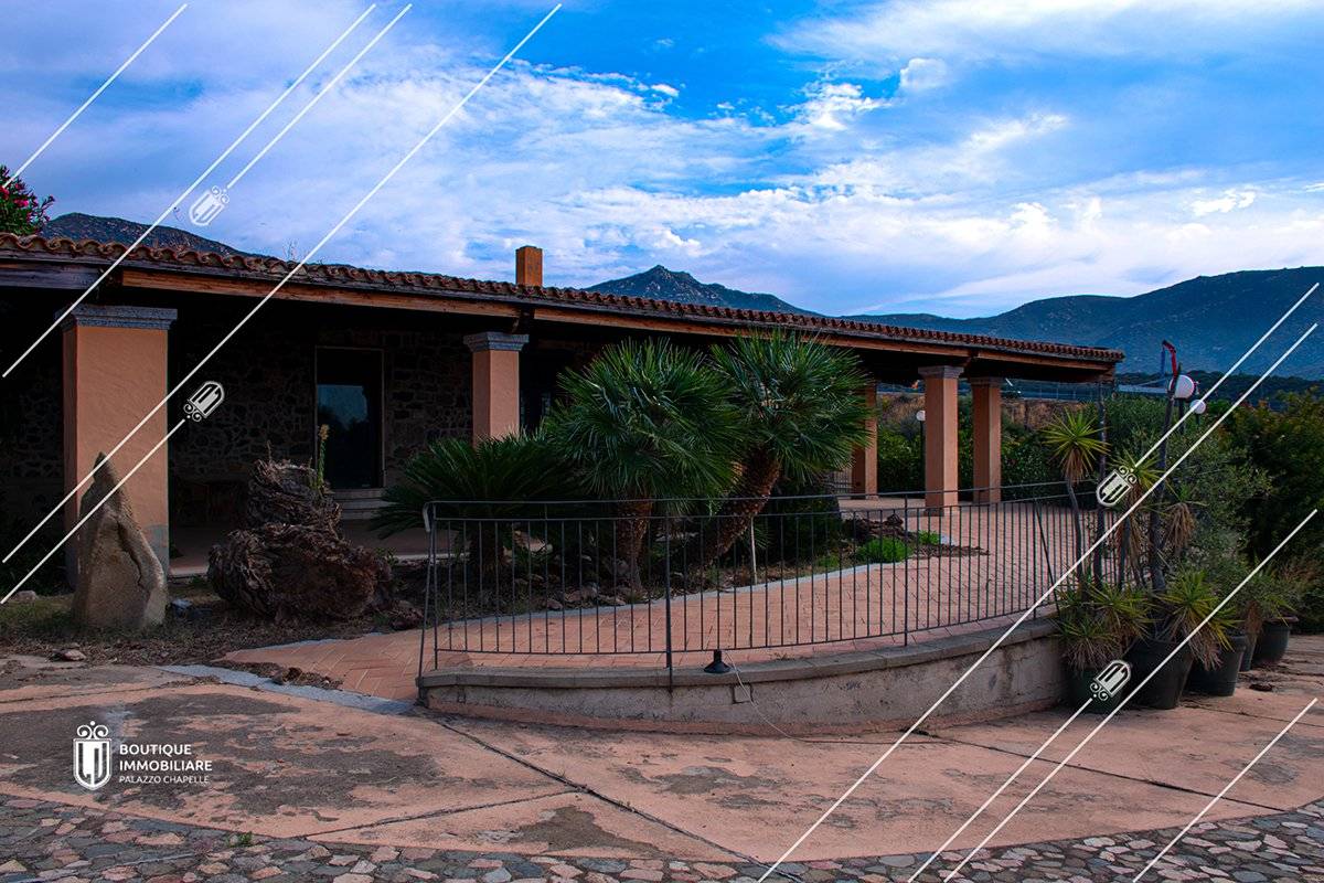 Locale commerciale in Vendita