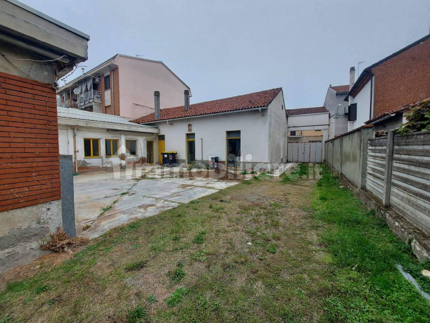 Locale commerciale in Vendita