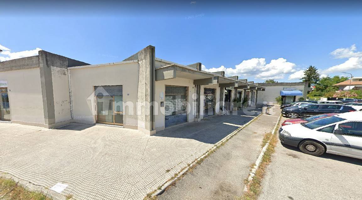 Locale commerciale in Vendita