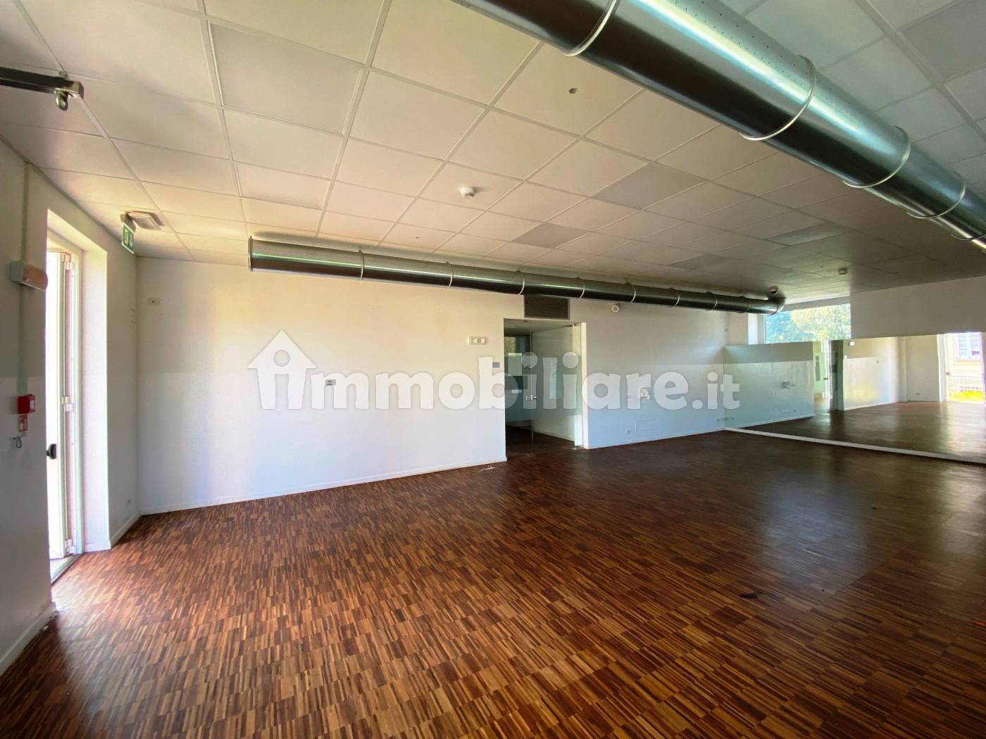 Locale commerciale in Vendita