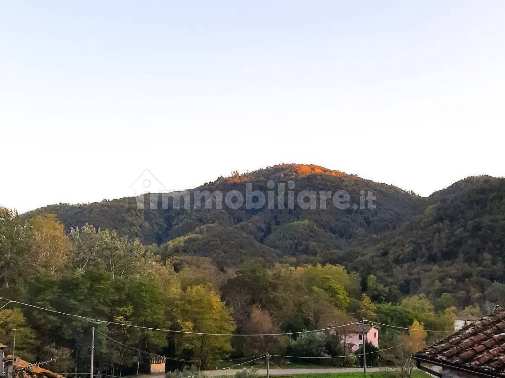 Vendita Terratetto unifamiliare in Località Molinetto Pescaglia. Buono stato, posto auto, con ...