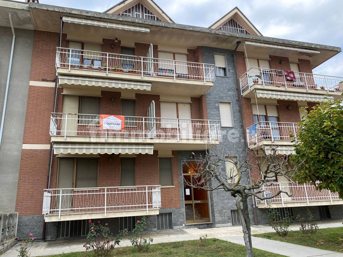 Trilocale via Santuario 26, Centro, Montà