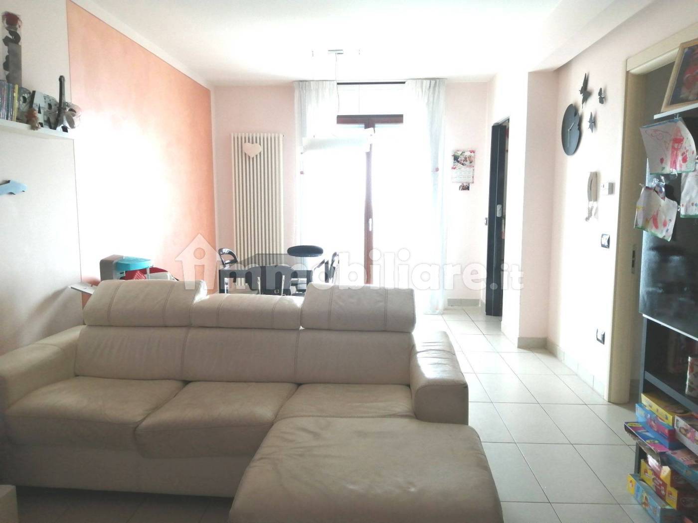 Trilocale via Camillo Benso di Cavour, Centro, Camerano