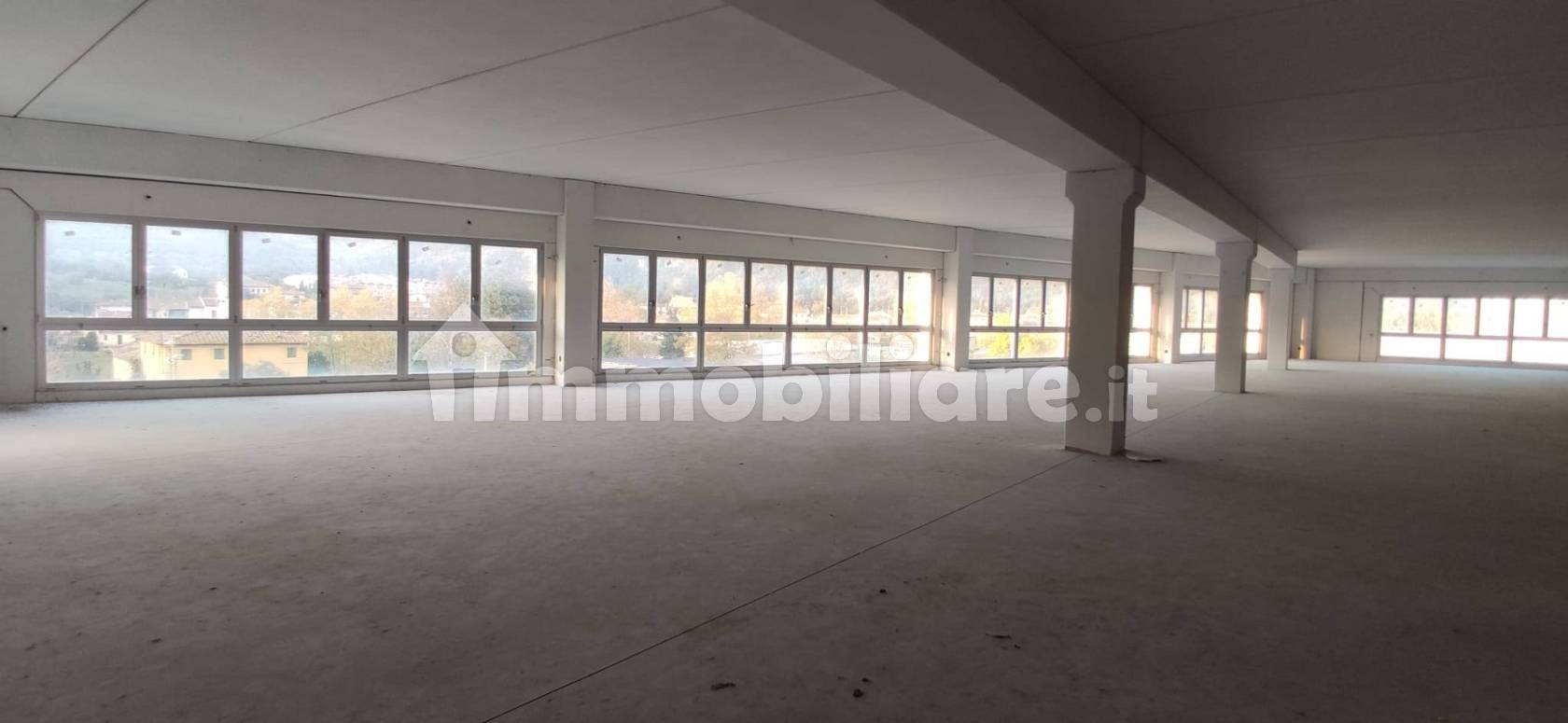 Capannone in Vendita