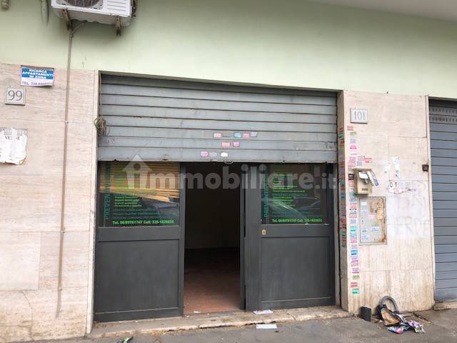 Locale commerciale in Vendita