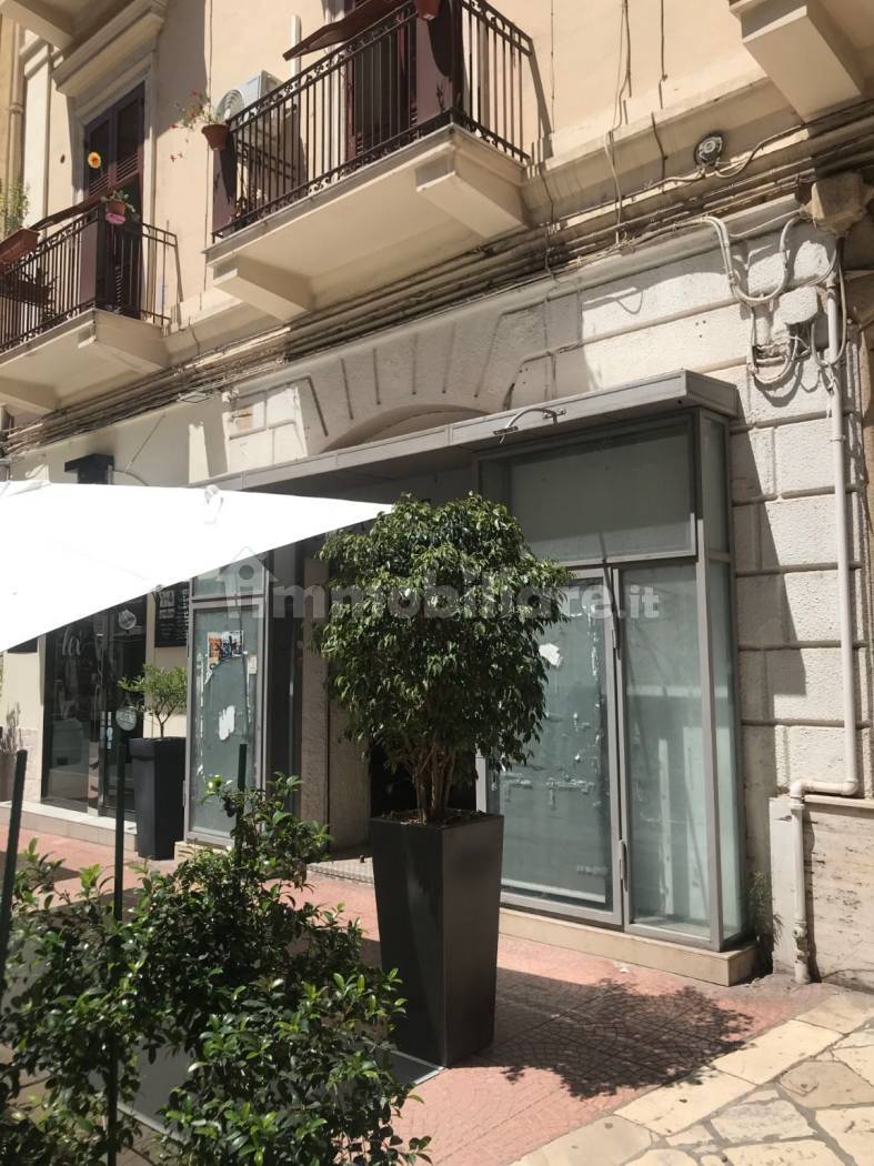 Locale commerciale in Vendita