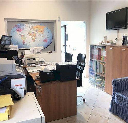 Locale commerciale in Vendita