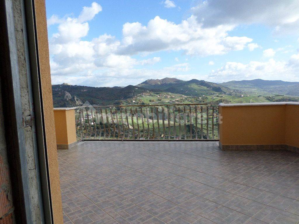 Palazzo - Edificio in Vendita