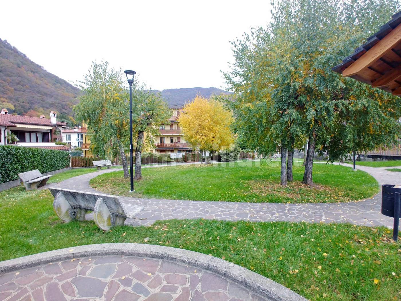 Trilocale piazza Garale, Centro, Carenno