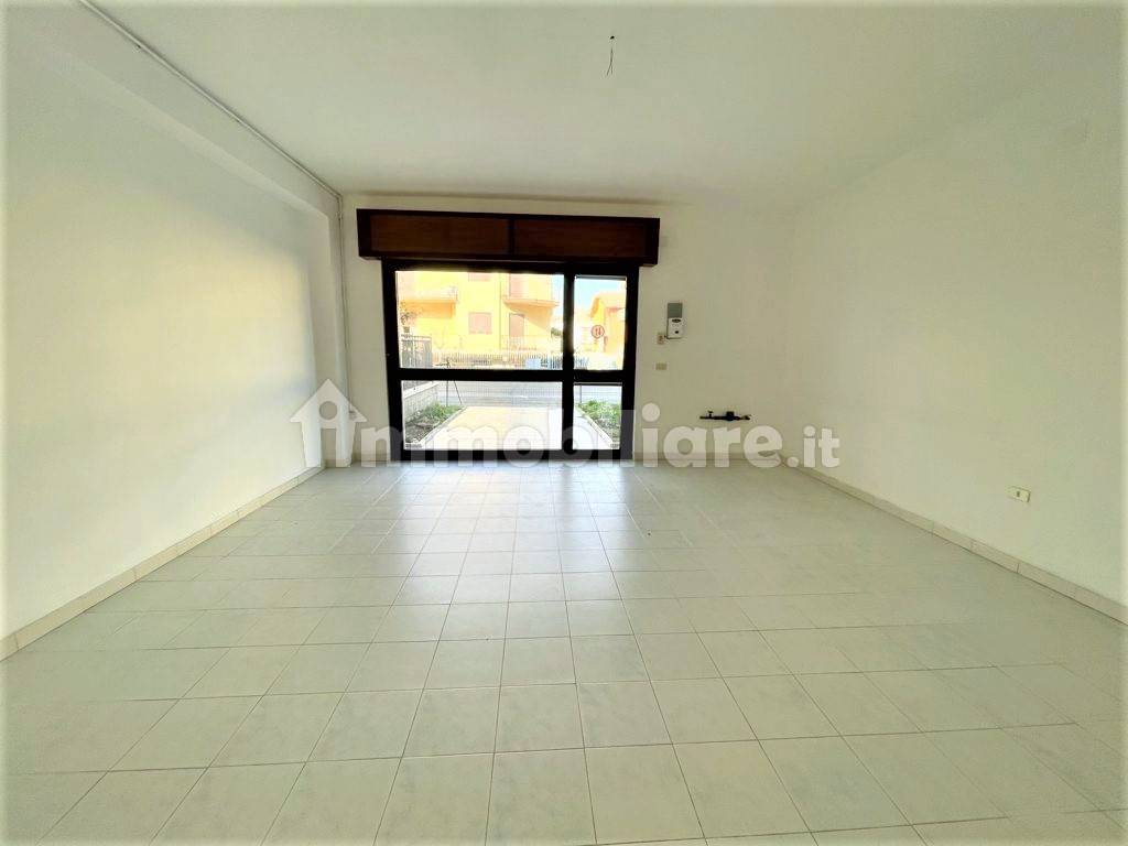 Locale commerciale in Vendita