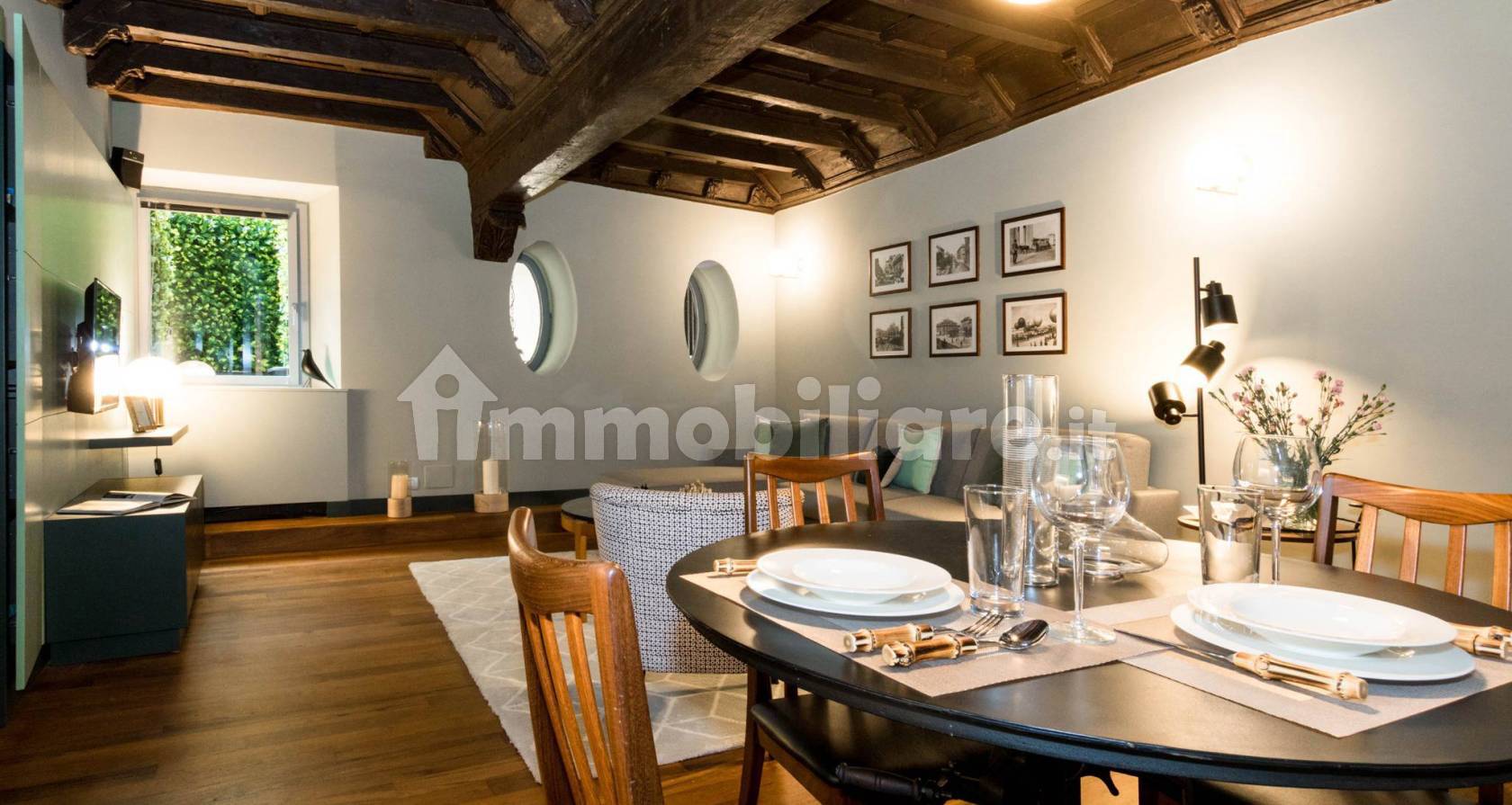 Bilocale via Montenapoleone, Scala - Manzoni, Milano