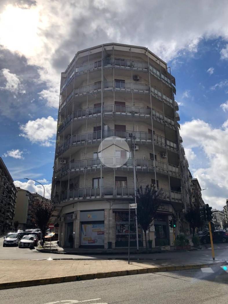 Appartamento buono stato, terzo piano, Centro, Cosenza