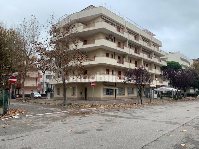 Locale commerciale in Vendita