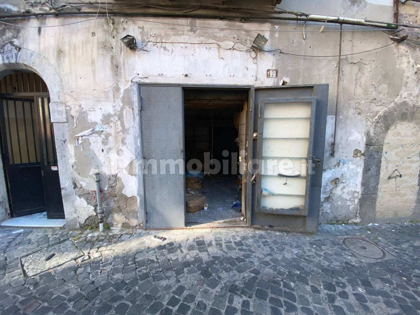 Locale commerciale in Vendita