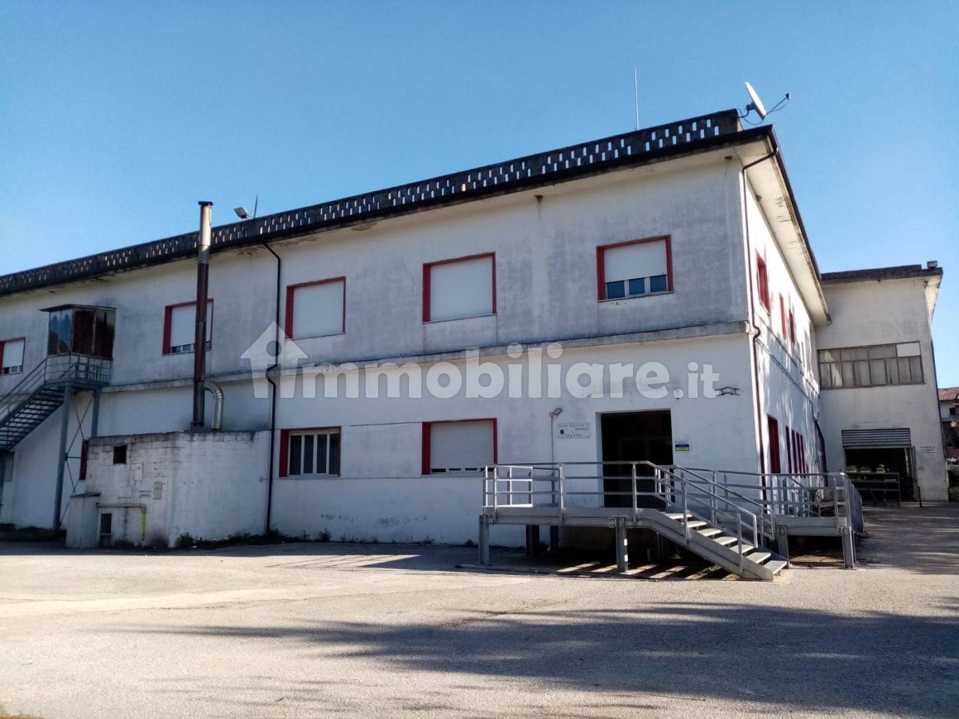 Locale commerciale in Vendita