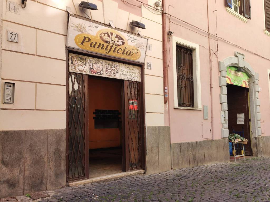 Locale commerciale via del Collegio Nazareno, Albano Laziale, Rif ...