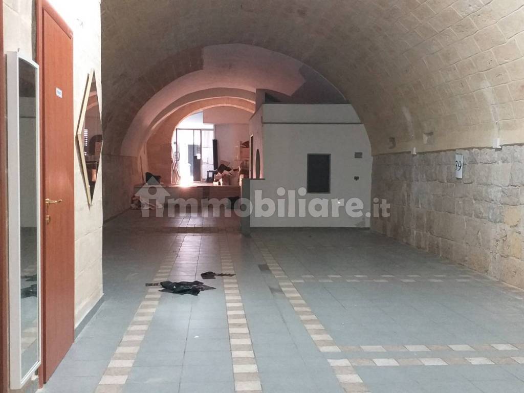 Locale commerciale via Mario Pagano, Trani, Rif. 92257414 - Immobiliare.it