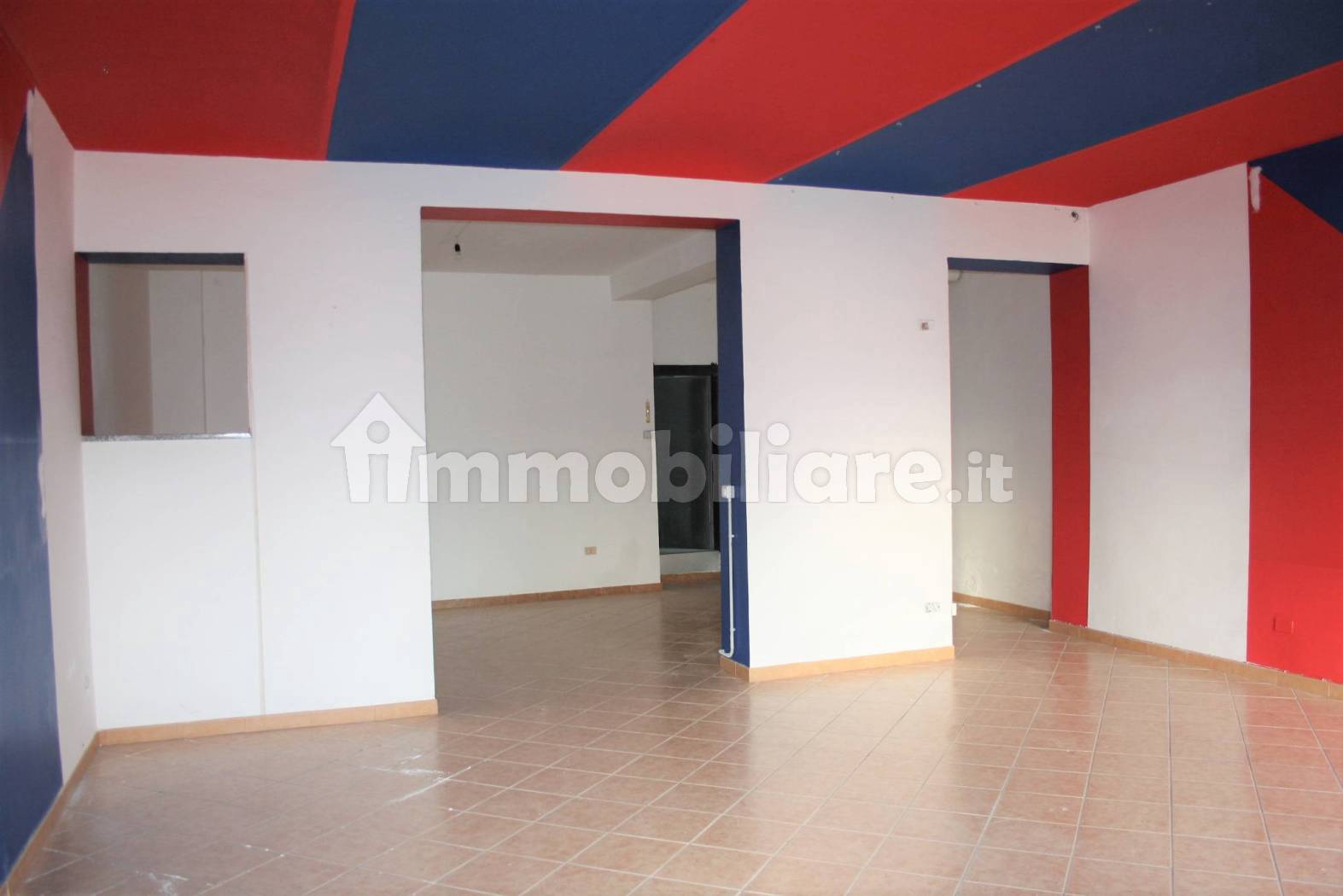 Locale commerciale in Vendita