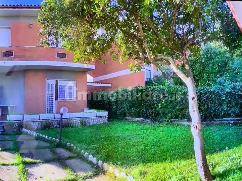 Sale Single family villa in via Tirso 1 Pomezia. Parking space, terrace ...