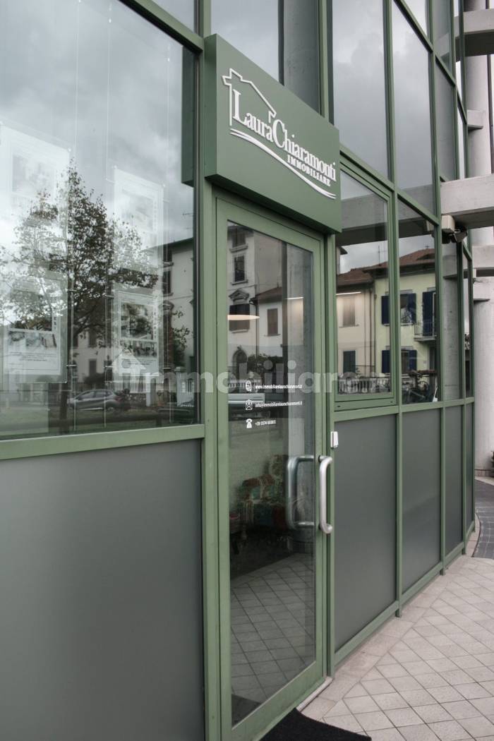 Locale commerciale in Vendita