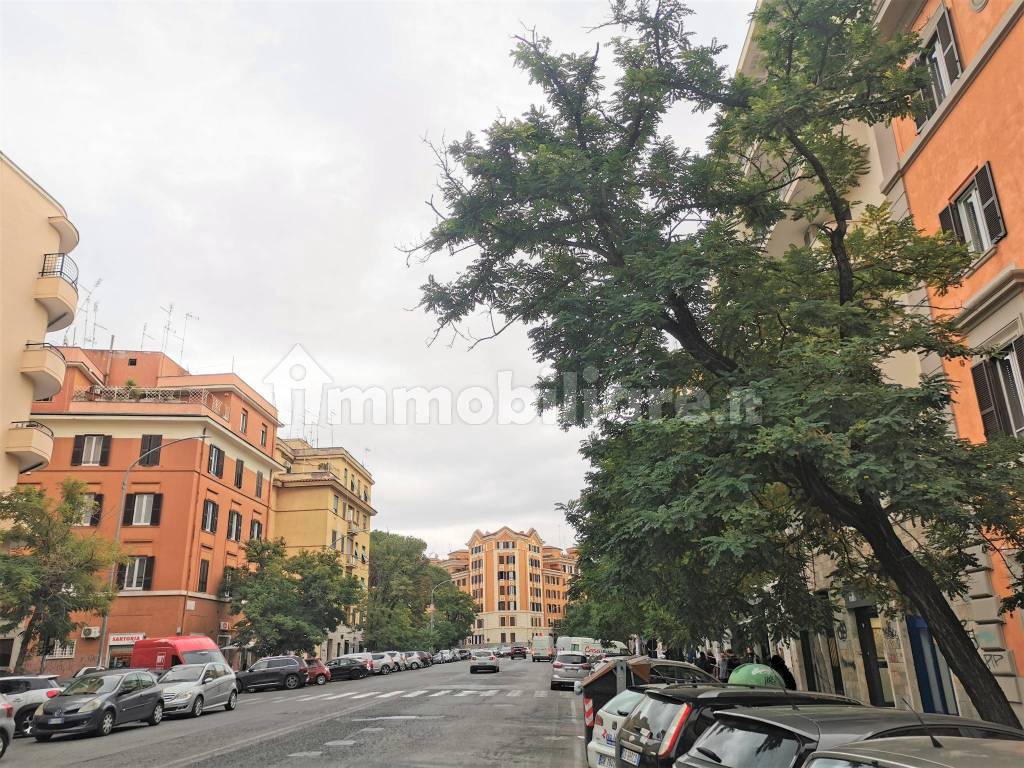 Locale commerciale via Taranto 142, Roma, Rif. 92345380 - Immobiliare.it