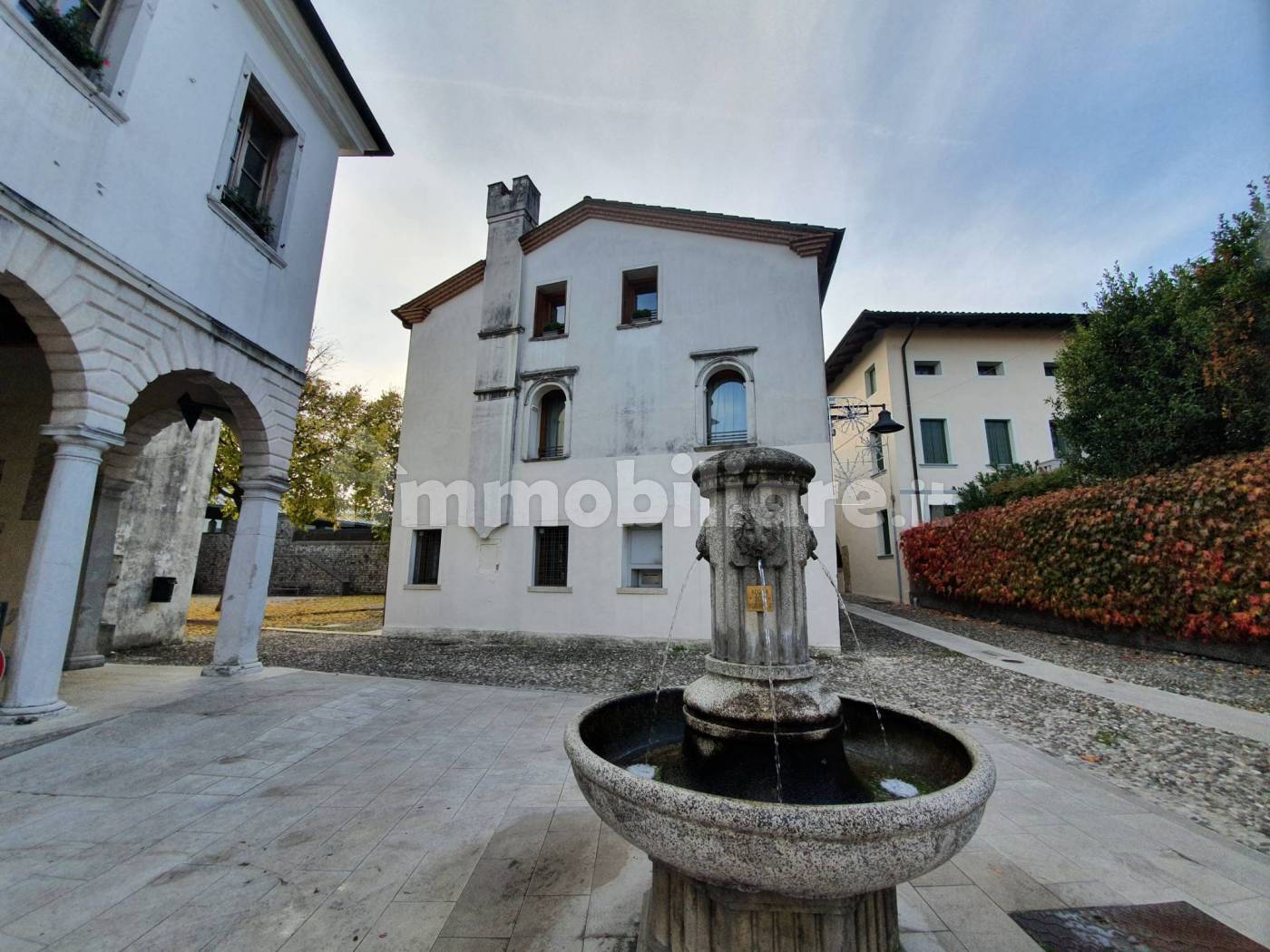 Locale commerciale in Vendita