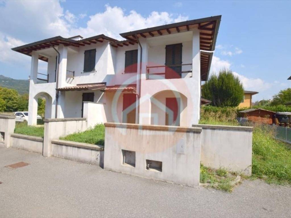 Sale Two-family villa in via XXV Aprile San c Barga. Good condition ...