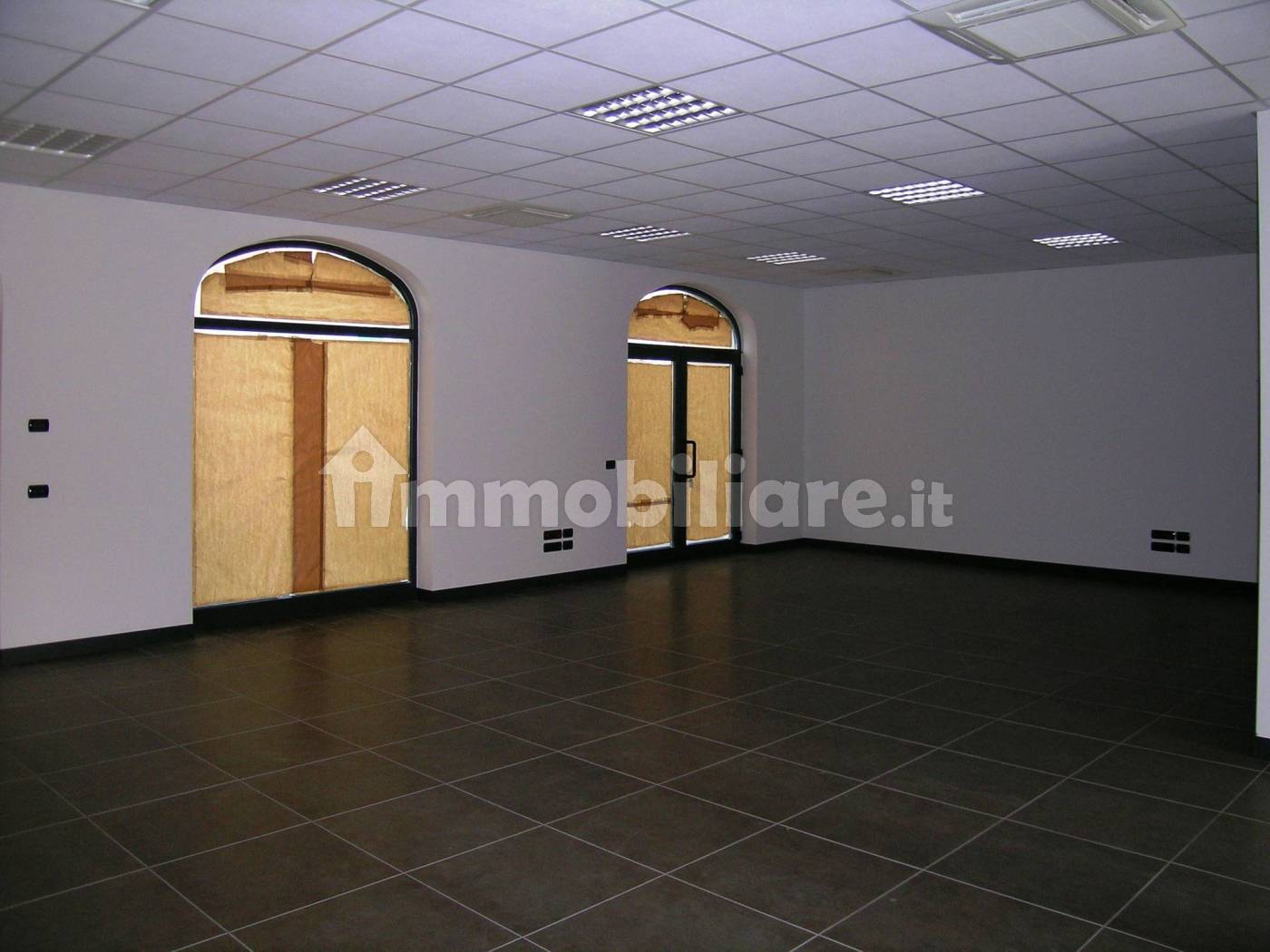Locale commerciale in Vendita