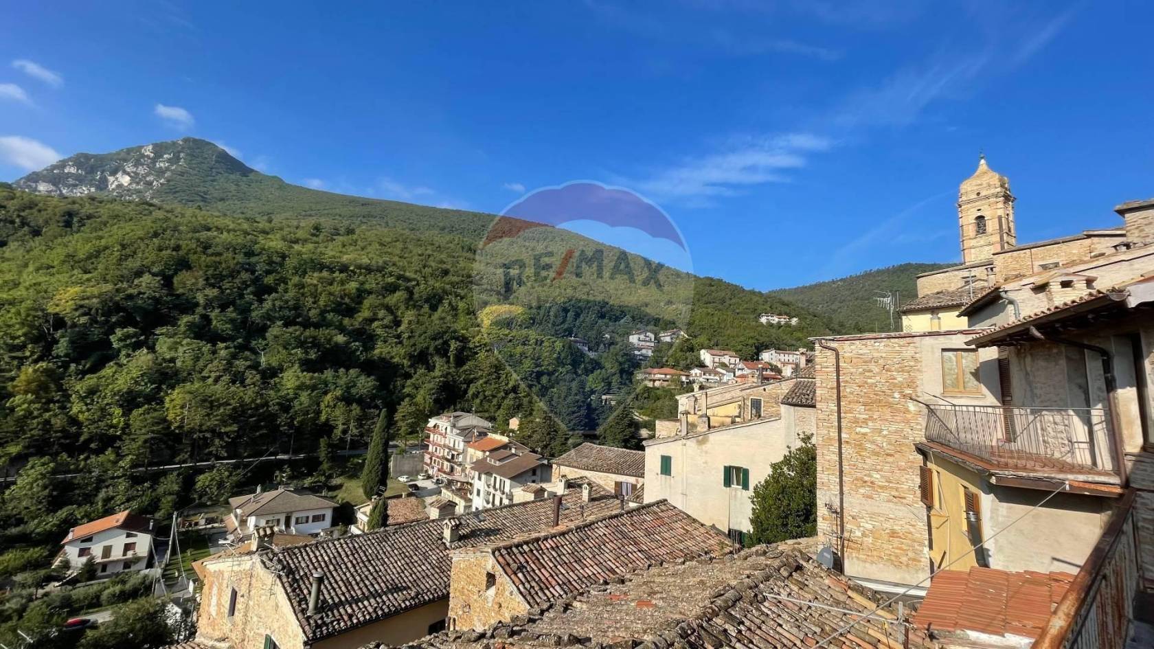 Appartamento da ristrutturare, secondo piano, Centro, Serra San Quirico