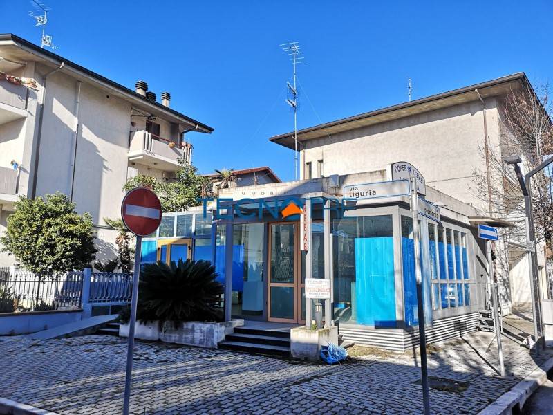 Locale commerciale in Vendita