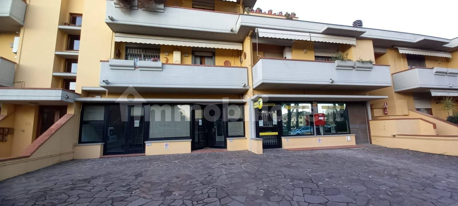 Locale commerciale in Vendita