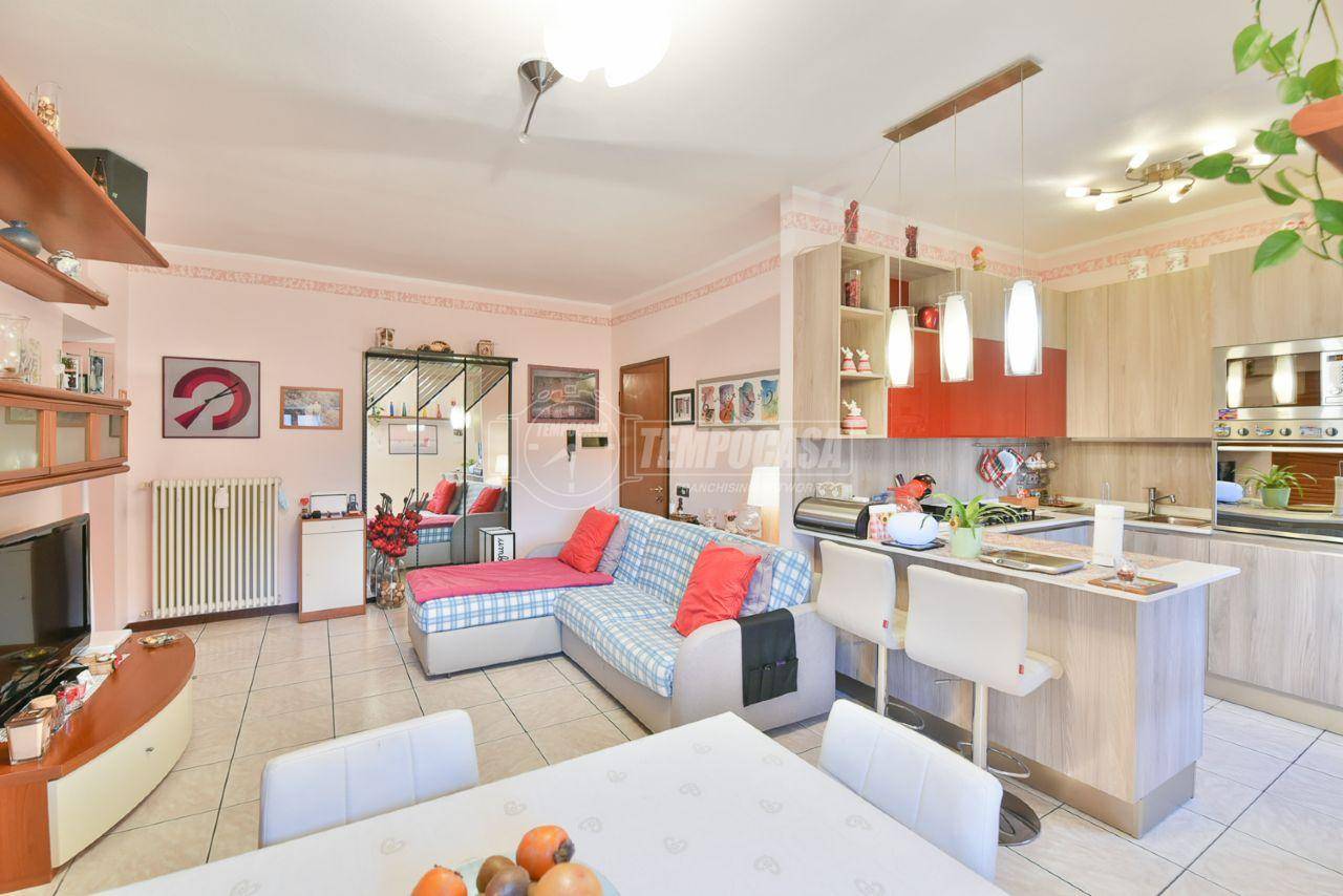 Trilocale via Urago 15/A, Centro, Tavernerio