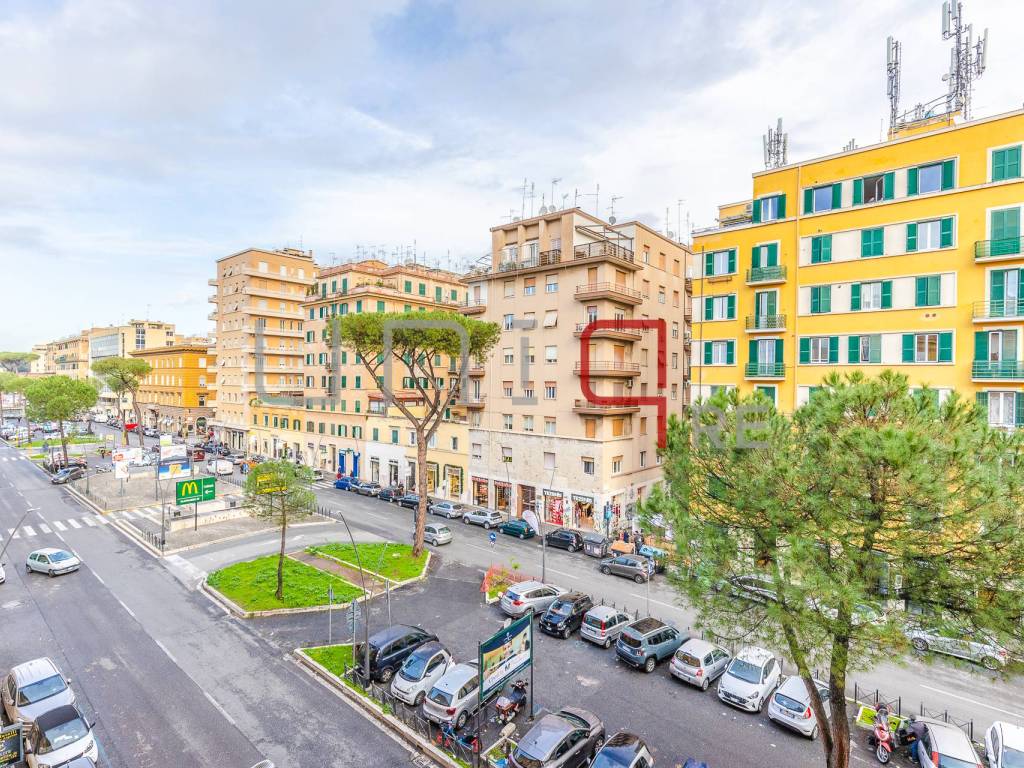 Vendita Appartamento in via Appia Nuova 126. Roma. Da ristrutturare ...