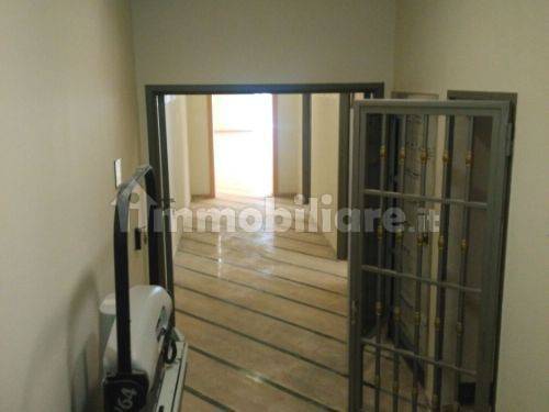 Locale commerciale in Vendita