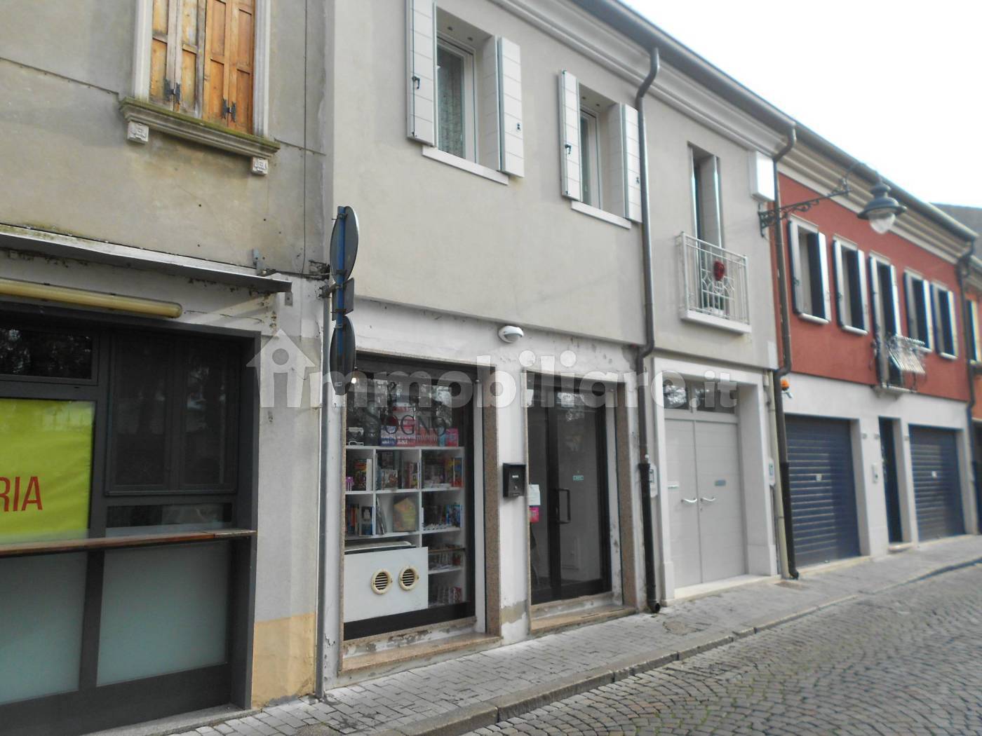 Locale commerciale in Vendita