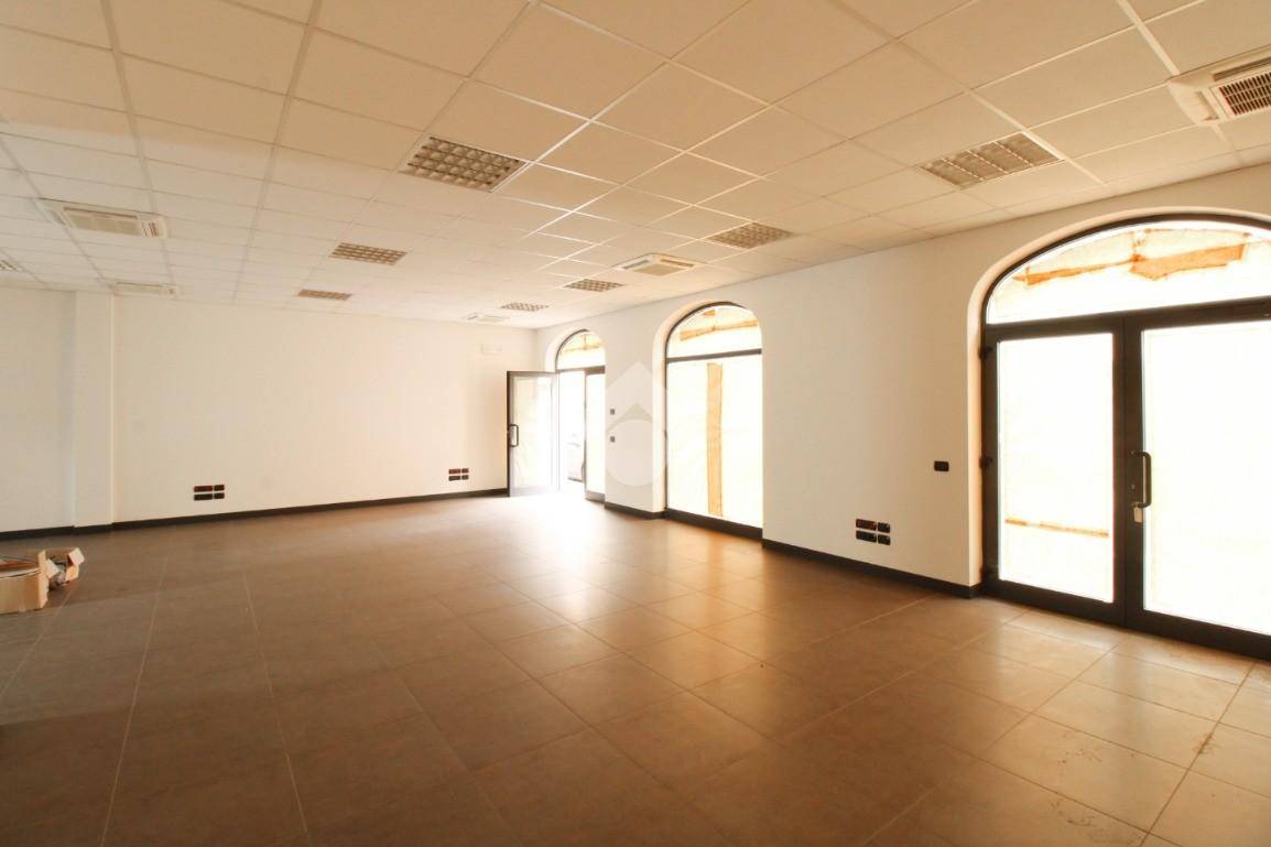 Locale commerciale in Vendita