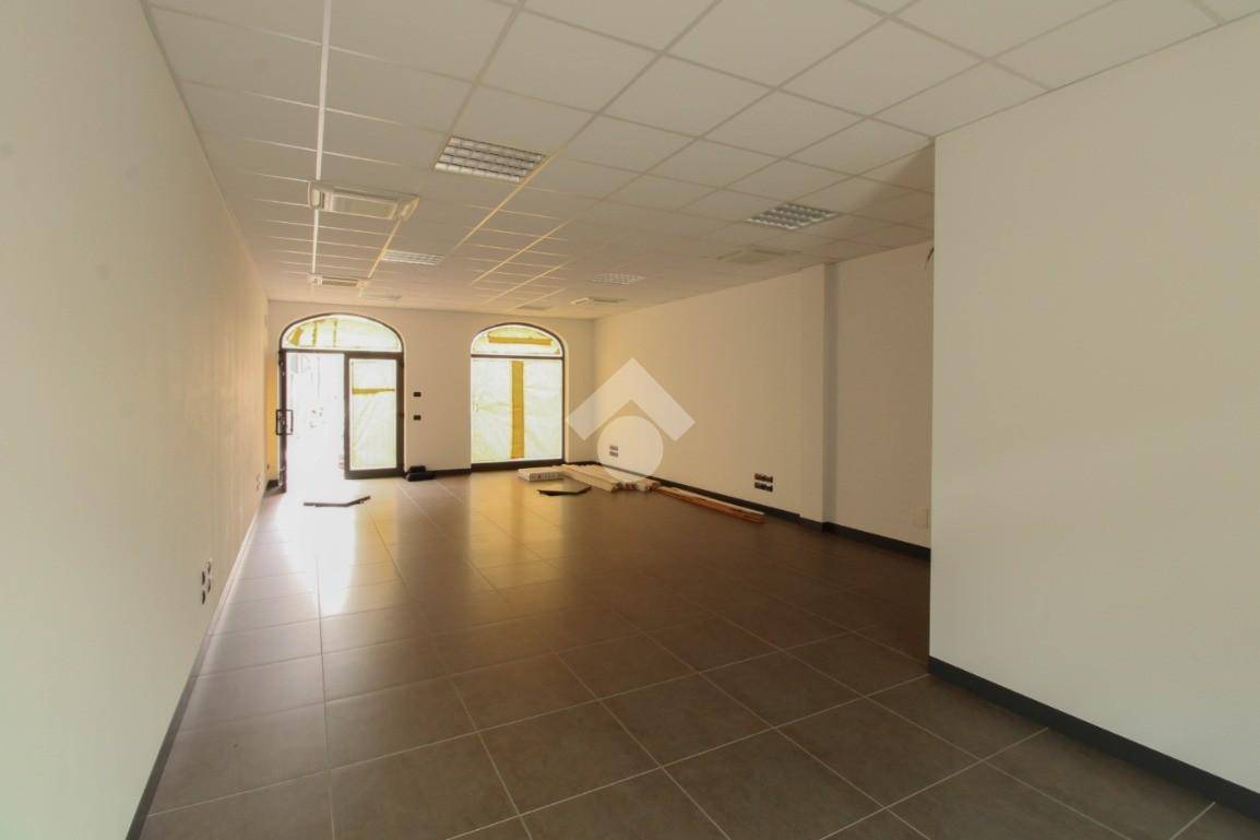 Locale commerciale in Vendita