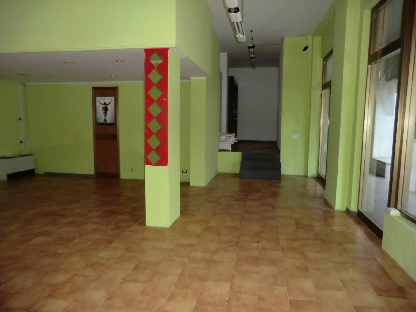 Locale commerciale in Vendita