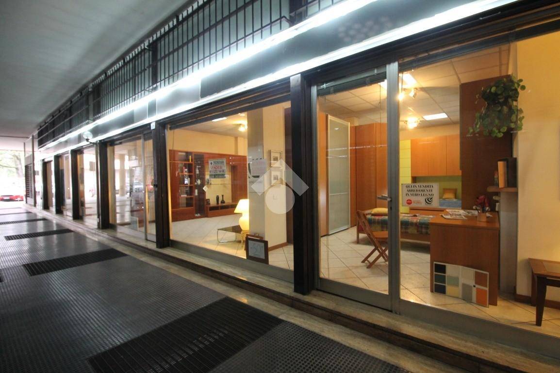 Locale commerciale in Vendita