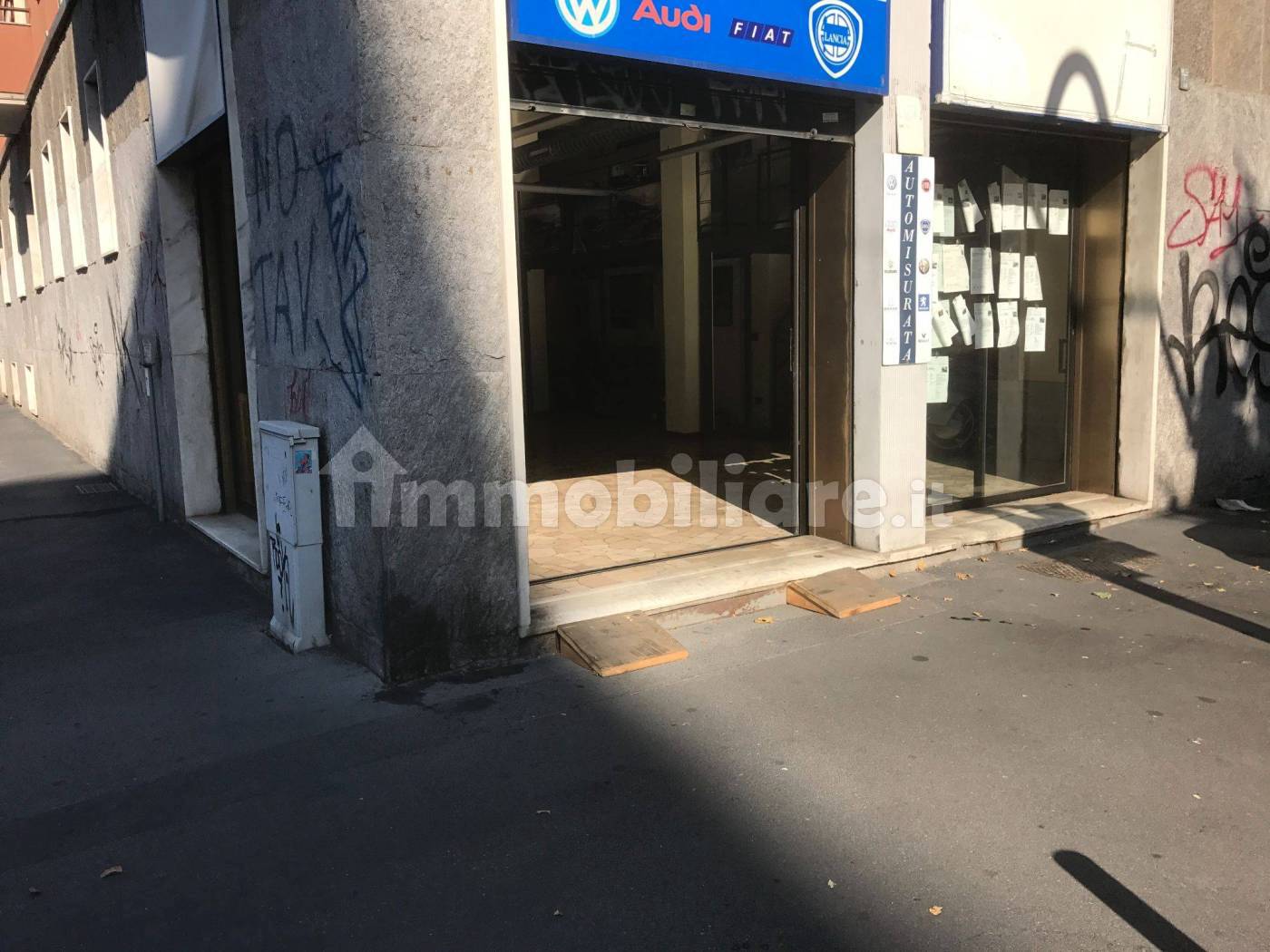 Locale commerciale in Vendita