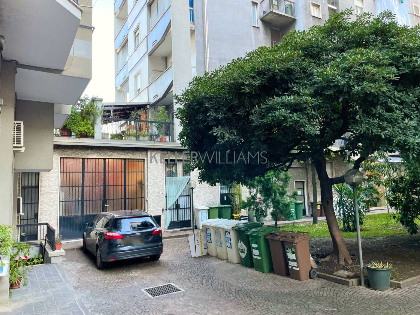 Locale commerciale in Vendita