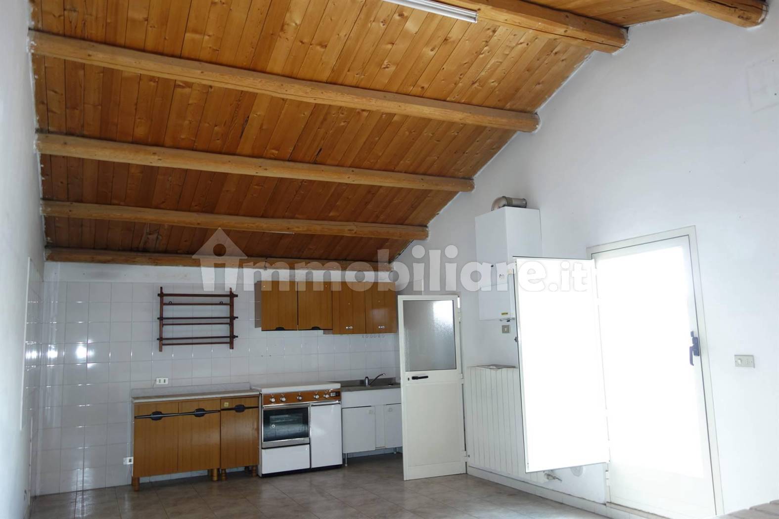 Trilocale da ristrutturare, primo piano, San Severo