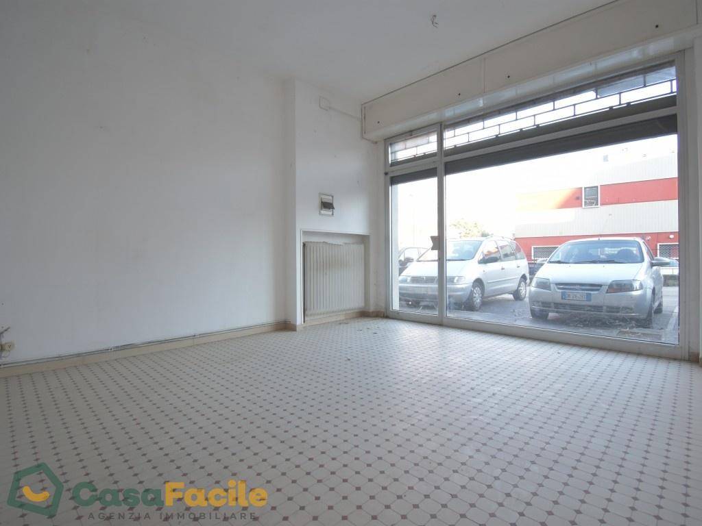 Locale commerciale in Vendita