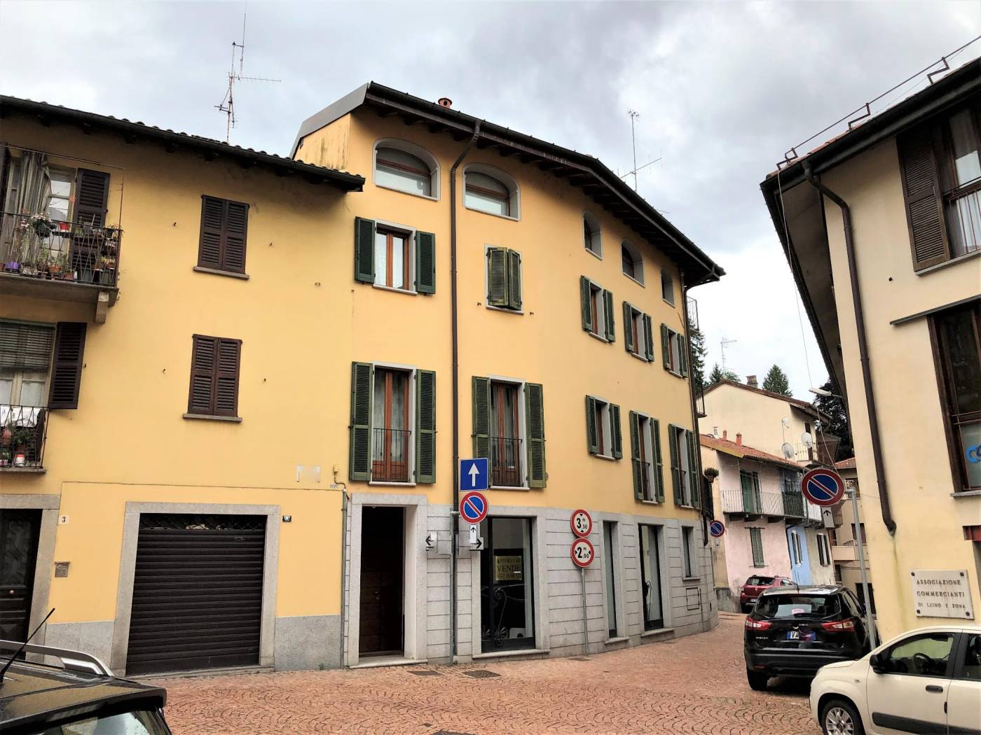 Locale commerciale in Vendita